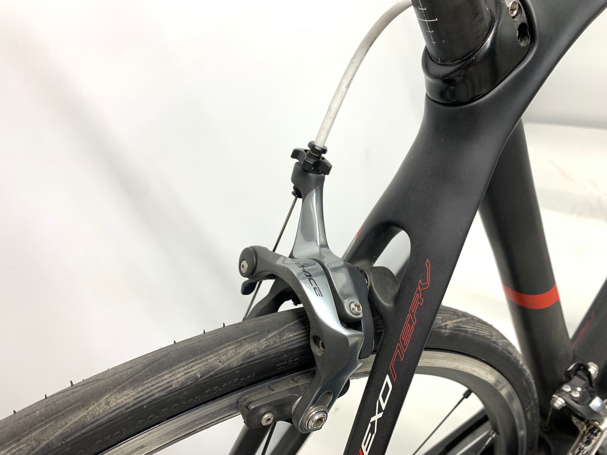Louis Garneau Gennix R1 Carbon Road Bike – Gremlins Bicycle Emporium
