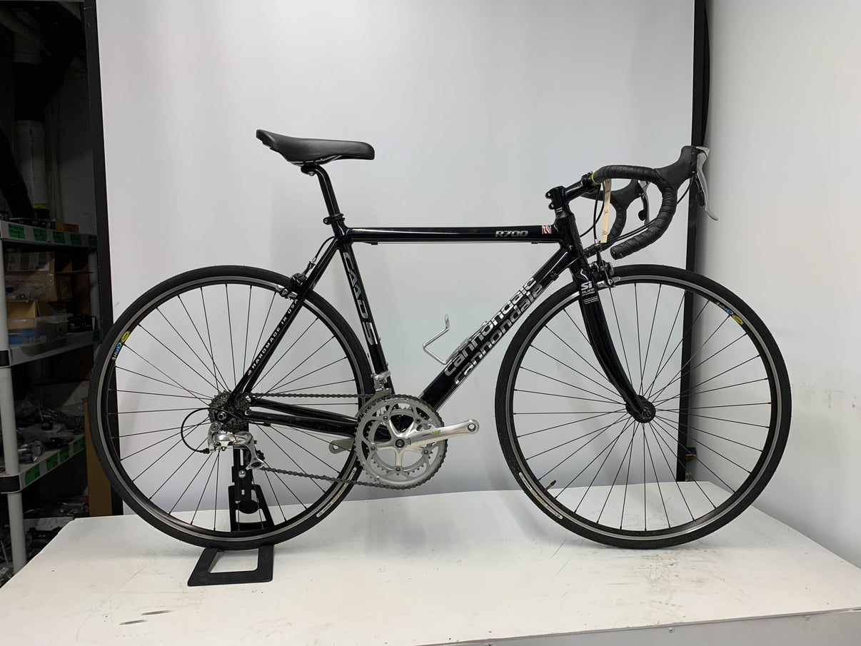 Cannondale R700 Road Bike – Gremlins Bicycle Emporium